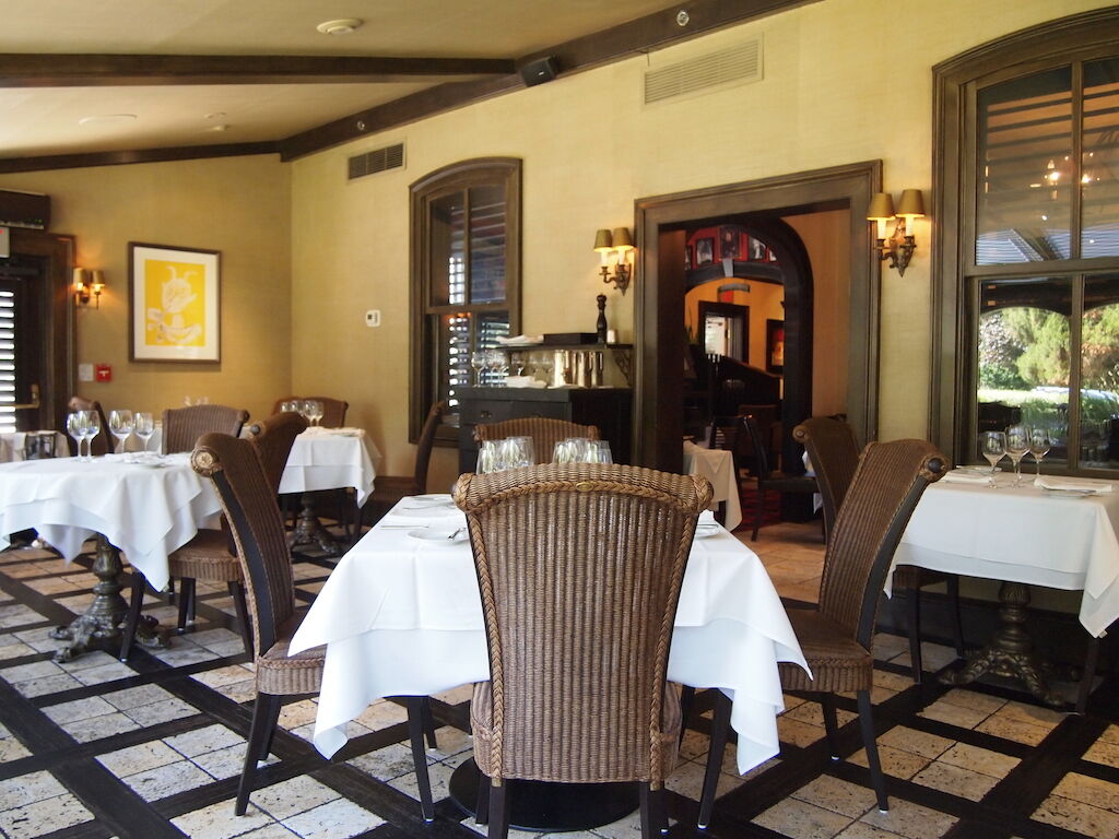 OBAN INN | ⋆⋆⋆⋆ | NIAGARA-ON-THE-LAKE, CANADA | SEASON DEALS FROM $264